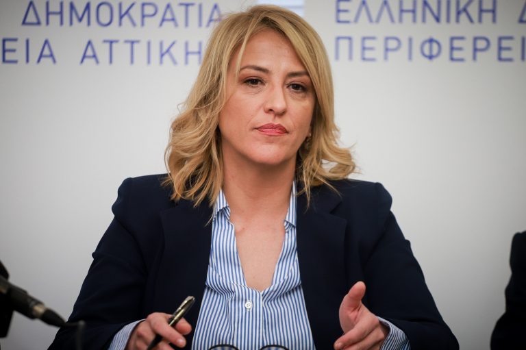 Στηρίζω τη Ρένα Δούρου, του Κώστα Αρβανίτη - iporta.gr