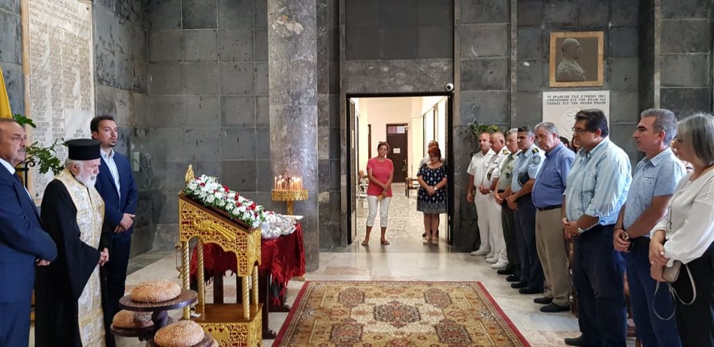Στο παρεκκλήσι του Αγίου Φανουρίου στο Δημαρχείο Ρόδου τίμησαν ο ...