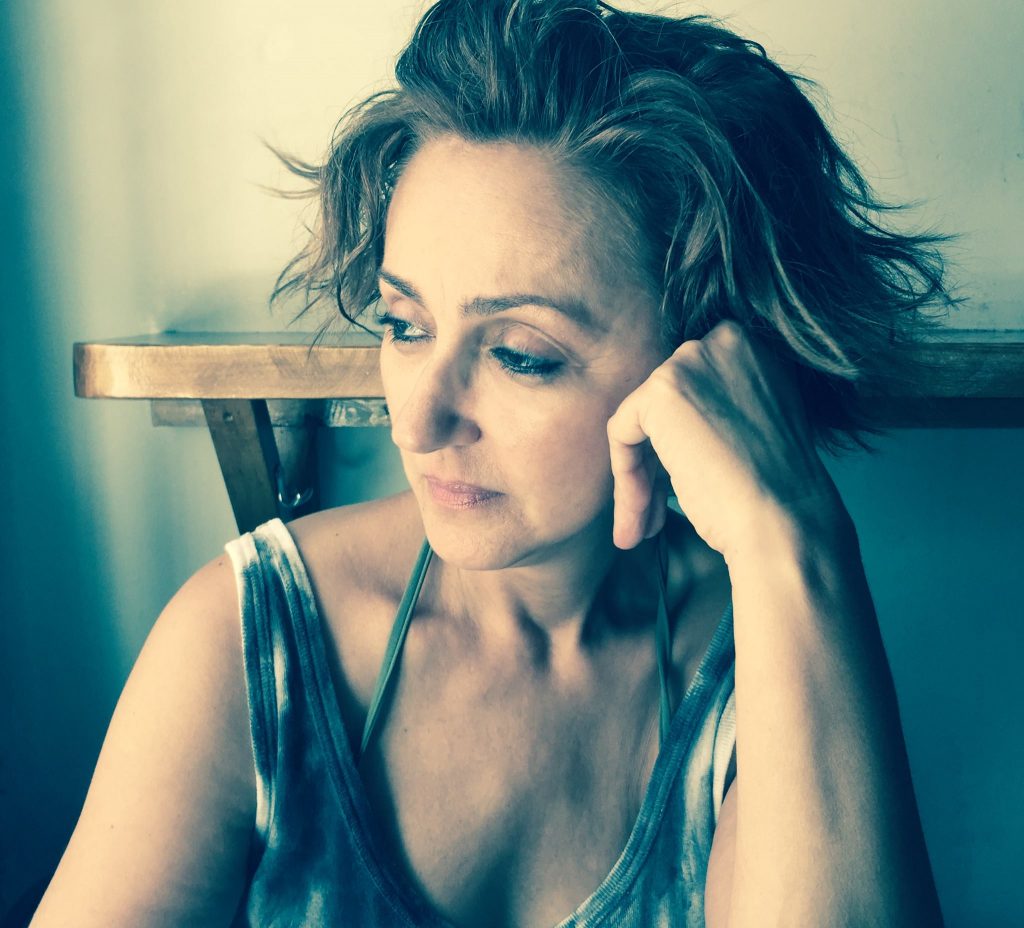 Η παλιά βαλίτσα..., της Τζούτζης Μαντζουράνη - iporta.gr